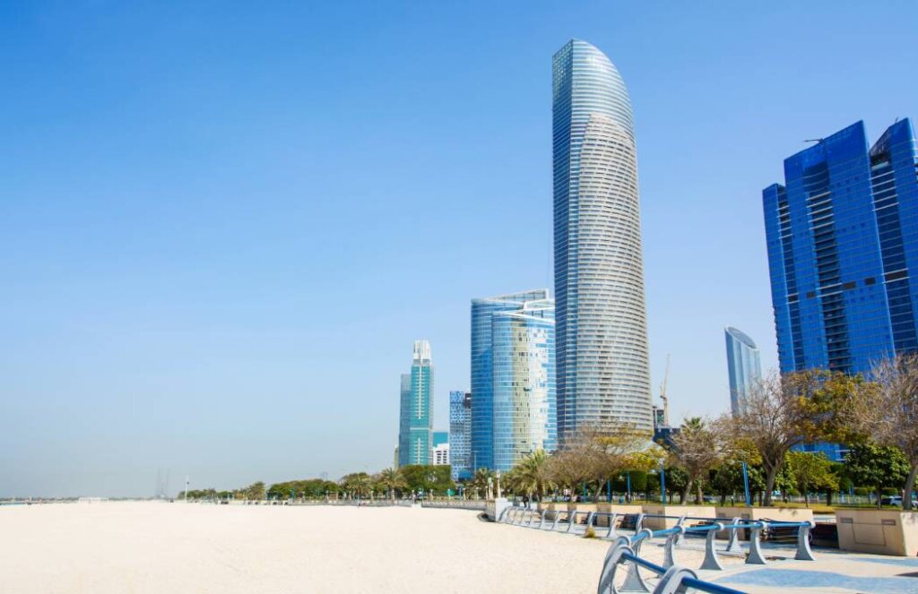 Corniche Beach – Turystyczny Ninja